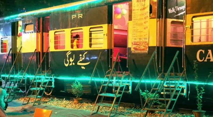 Fire engulfs Cafe Bogie in Karachi's cantt station-INP